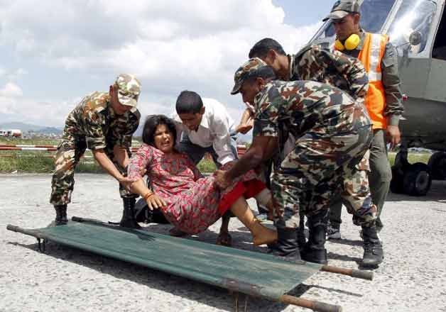 Indian Army's 'Operation Maitri' reaches epicentre near Lamjung-IndiaTV ...