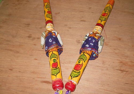 Godhra Muslims earn living by crafting dandiyas for Navratri | India ...