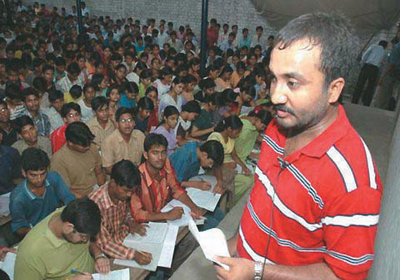 'Super 30' students can now study at Tokyo University | Bollywood News ...