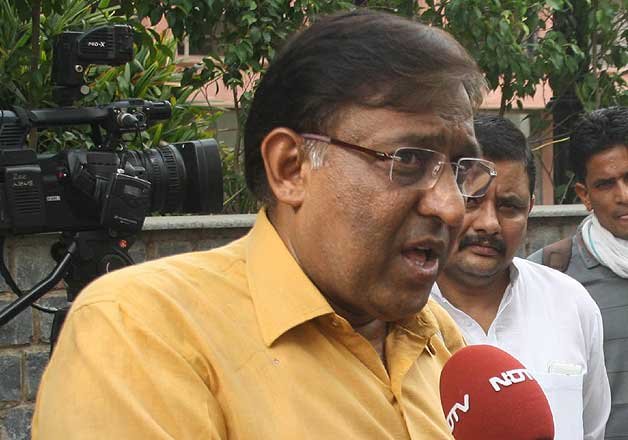 Ex-AAP MLA Rajesh Garg gets 'threat call' from AAP 'fan'-IndiaTV News ...