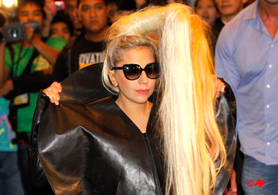 Lady Gaga struck by pole during New Zealand show | Hollywood News ...