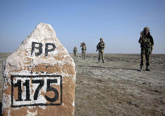 BSF nabs Pakistani near Lakhpat for crossing border | India News – India TV