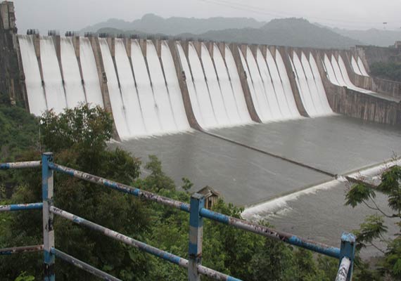 Gujarat can install gates on dam but can't close them: Centre | India ...