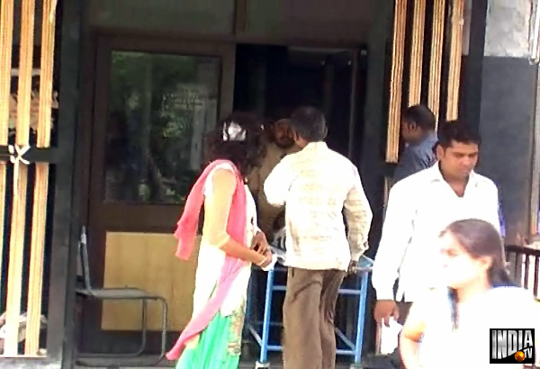 Man loses hand after being run over by Delhi Metro train | India News ...